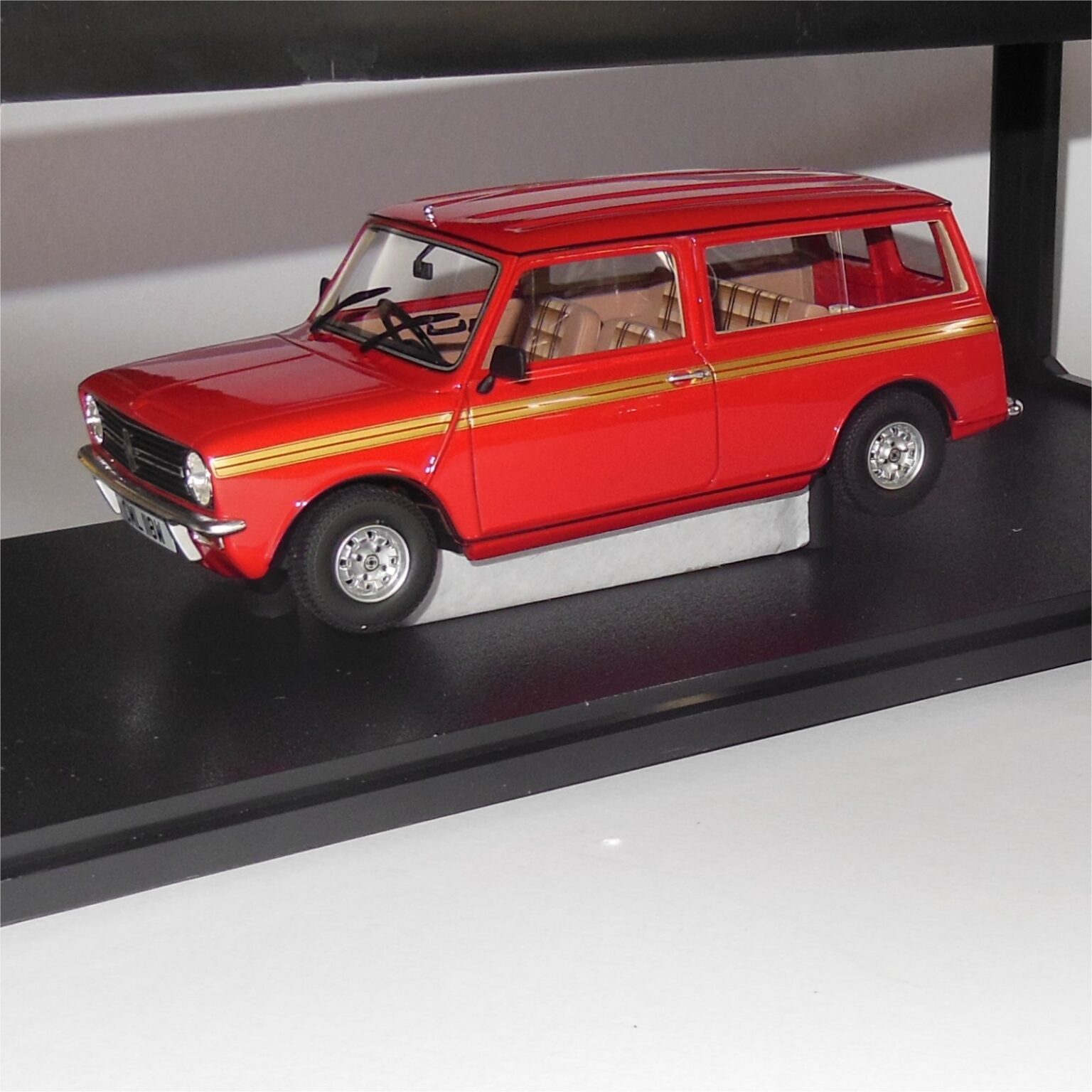 Cult Models CML018-1 Mini Clubman Estate 1974 1:18 Scale Red - Antique ...