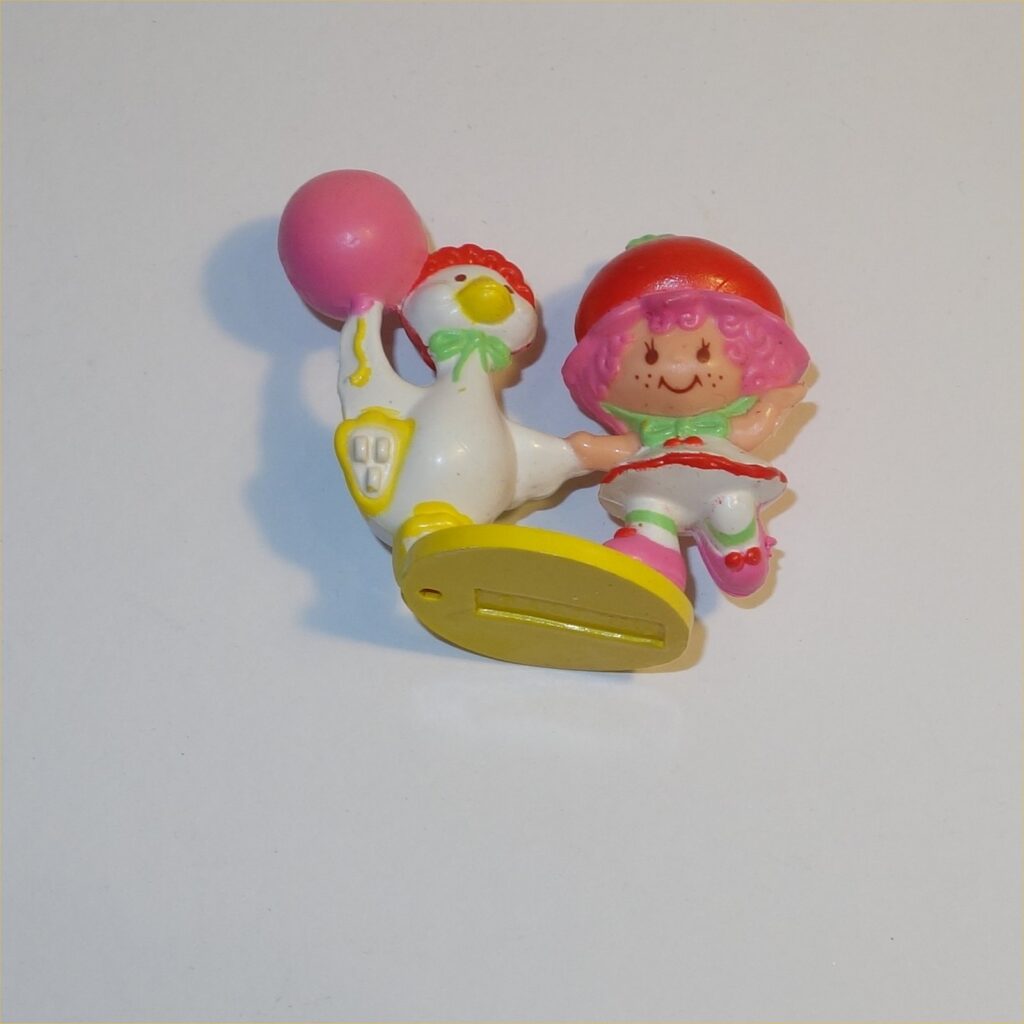 Strawberry Shortcake 1984 Cherry Cuddler with Gooseberry and a Balloon ...